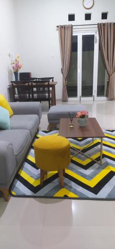 Villa Kayana Ee6 - 3 Bedrooms - Malang