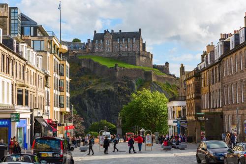 Luxury Modern 3 Bedroom Apartment In City Centre - Edinburgh
