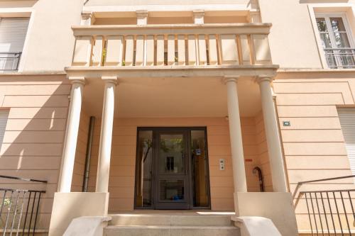 La Gare, Disneyland Paris Terrasse Parking Gratuit - Bussy-Saint-Georges