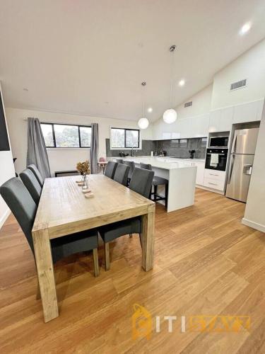 Lavish In Lyons - 3bd 2bth Spacious & Modern Home - Canberra