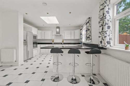 Park Royal Hububb Stay - London