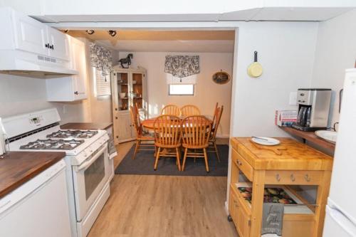 Cozy & Comfy Cottage In The City - W Parking - Heinz Field (Acrisure Stadium)