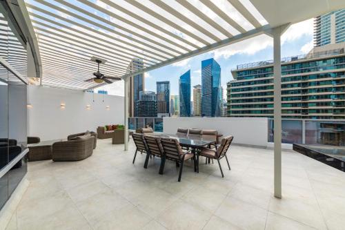 Maison Privee - Stunning 3-floor Villa With Kids Room & Rooftop Terrace Over Dubai Marina - Dubaï Marina