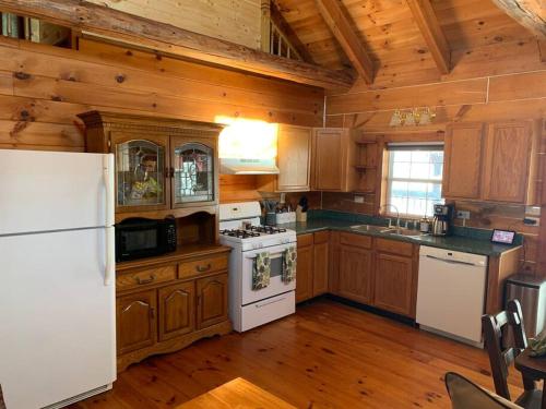 Cozy Creekside Cabin In The Heart Of Hocking Hills - Circleville Pumpkin Show