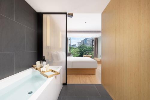Global Village Riverside Hotel - Guilin