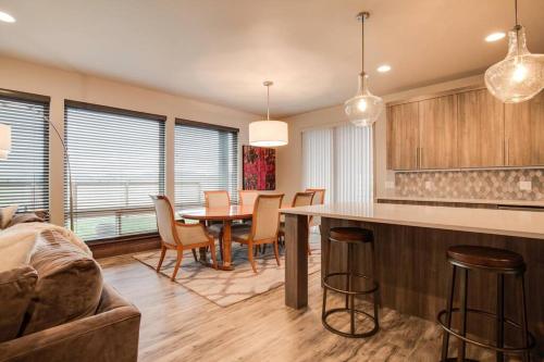 Luxury Townhome On The Park With Bridger Mtn Views - Bozeman, MT
