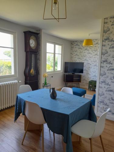 La Maison Aux Volets Bleus - Mauriac