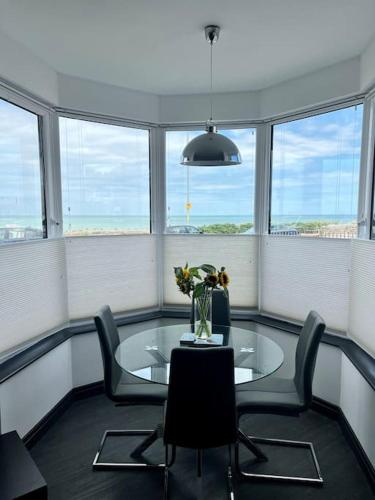 The Seafront Apartment - Westbrook Bay Beach - By Goldex Coastal Breaks - Westgate-on-Sea