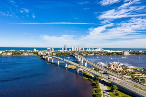 Changes In Latittude Retreat - Daytona Beach, FL