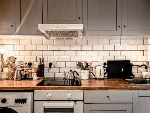 Stylish Apartment 1880s Guinness Worker House - Dublin, Ireland