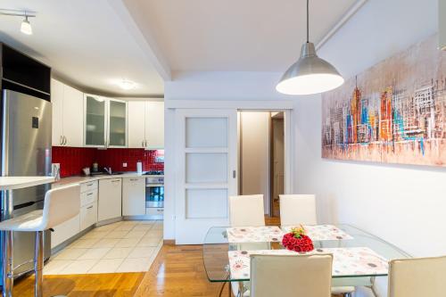 Flexible Selfcheckins 40 - Zagreb - Parking - Big Loggia - New - 2 Beedroms - Zagreb
