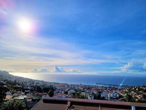 House With Great Sea View, Parking & Barbecue - Funchal