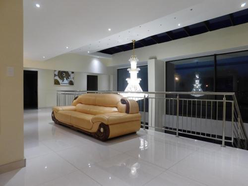 Avalon Lodge - East London