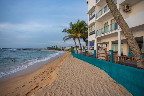 Hikkaduwa Beach Hotel - Free Upgrades From Non-sea View Rooms To Deluxe Ocean View Rooms! - Hikkaduwa