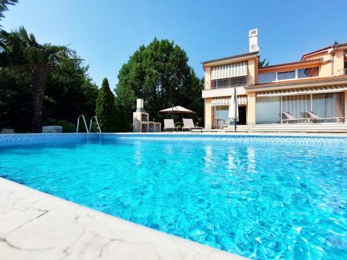 Apartments In Villa Azra - Rijeka