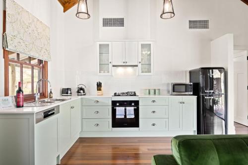 Grandview Accommodation - Hideaway Huts - South Australia