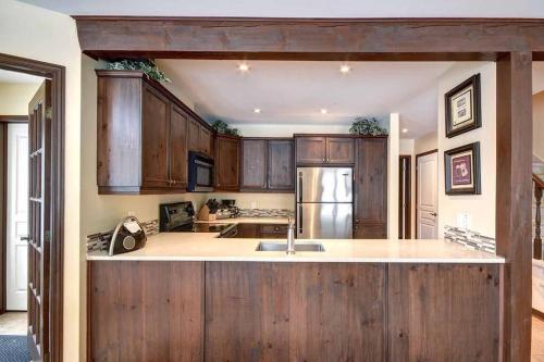 Excellent Townhome On Golf Course W/3 Bdrm 2 Bath - Mont-Tremblant
