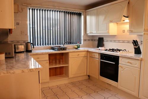 Lovely Staycation With Family Free Parking & Wifi - Leeds