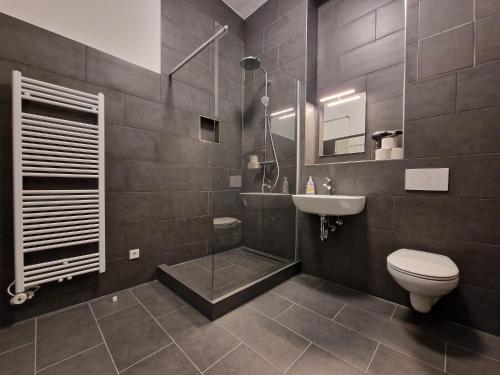 Tolstov Apartments - 300m2 Loft With 7 Rooms - 15 Min Messe Dus & Old Town Dus - Düsseldorf