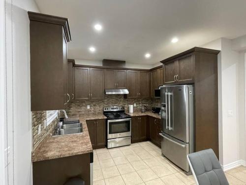 Luxury 4-bedrooms Home… - Brampton