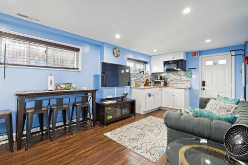 Beautiful 2 Bedroom 1 Bath Unit - Alexandria, VA