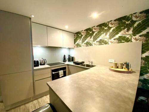 Beautiful 2 Bedroom Apartment - 1 Minute Walk To Poole Quay - Great Location - Free Parking - Fast W - Dorset