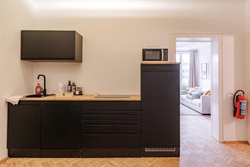 Design City Apartments - Workspace & Kitchen - Messe Dus - Duisburg