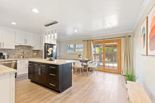 @ Marbella Lane - Modern Refreshing Home - San Mateo, CA