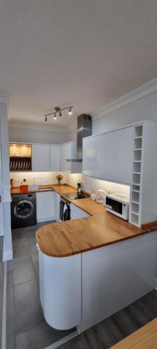 Lakeview Apartment, Central Location, Sea And Lake View, Free Parking & Wifi - Southport