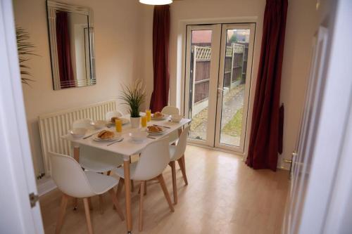 Charming 3 Bed House In Bristol - Bristol
