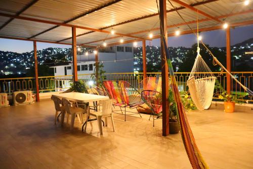 Hotel Casa Mandarine , Amazing Private Rooms W Balcony, Rooftop, Hammocks, Ac, Smartv, 100mbs! - Zihuatanejo
