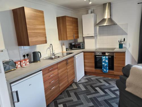 Beautiful Apartment 3 Mins To The Beach - Hastings
