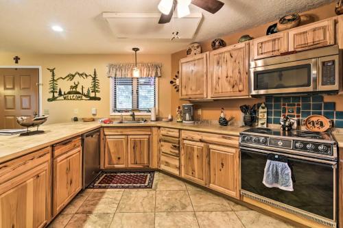 Mountain-view Angel Fire Condo: Walk To Skiing - Eagle Nest, NM