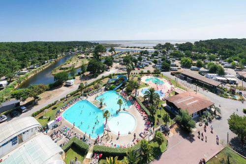 Chris Et Sabrina - Camping Les Viviers 4 Etoiles - Gironde