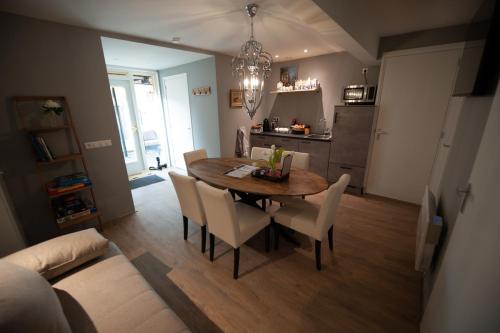 B En B Volendam - Volendam