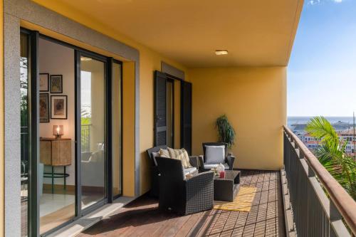 Comboio I By An Island Apart - Madeira