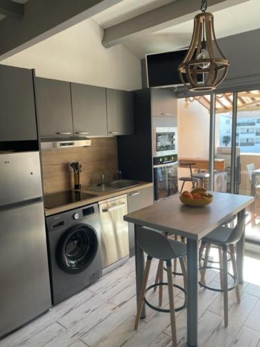 HAMEAU DES CAPELLANS Duplex avec superbe vue marina piscine wifi ...