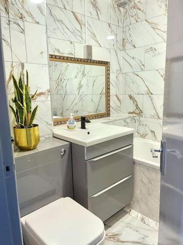 Lovely 3 Bed Ground Floor Apartment Near Qe Hospital Harborne Birmingham New - 버밍엄