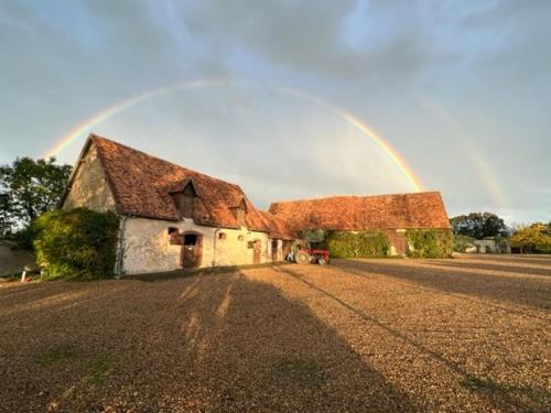 Retraite paisible avec cheminée, étang privé et chalet près du Mans ...