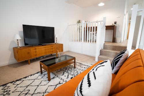 Amazing Victorian Triplex - City Centre - Free Parking - Sleeps 10 - Sheffield