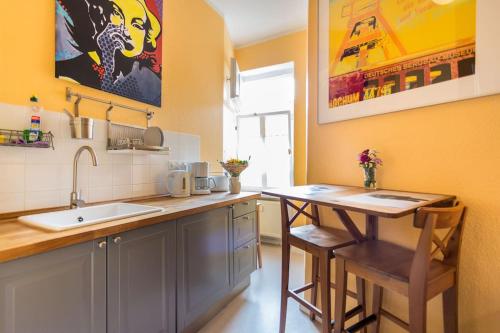Zentrale Altbauwohnung Im Helmholtzkiez - Berlin