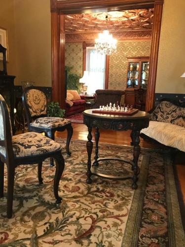 Nauvoo Grand Bed And Breakfast -Adult Only - Nauvoo, IL