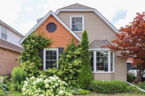 The Promenade Cottage License # 002-2023 - Niagara-on-the-Lake