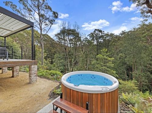 Stunning Peaceful Holiday Haven With Waterfall - Dural