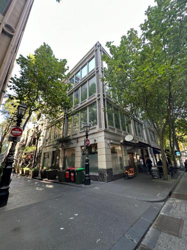 Melbourne Hotels - New Deals for 2023 with Cash Rewards!