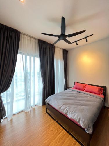 Beacon Executive Suites #Georgetown #Rooftoppool #Spacious #13a - George Town