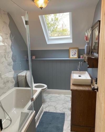 Stunning Riverside Cottage In Central Location - County Donegal