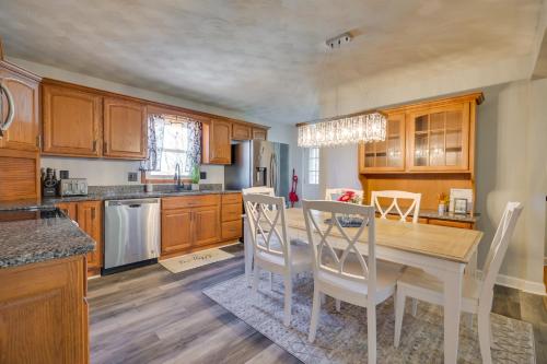 Deck & Grill: Convenient Home In Hummelstown - Grandview Vineyard, Mount Joy