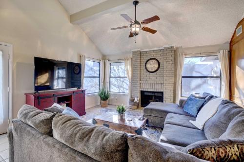 Grand Prairie Home, 4 Mi To Joe Pool Lake! - Arlington, TX