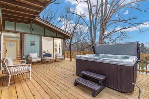 Lazy Lake 3br Cabin W/ Mtn Views + Hot Tub +Wi-fi - Luray, VA